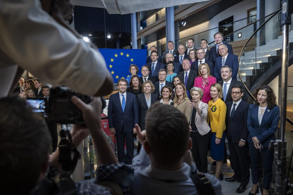 New European Commission takes the helm amid internal and geopolitical tensions | European Newsroom
