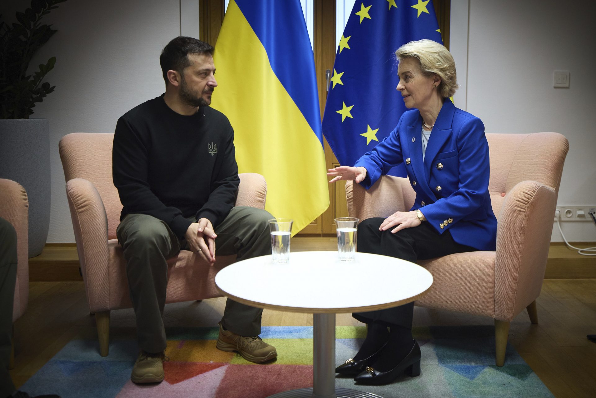 Ukraine receives €3bn from EU as part of major G7 aid package | European Newsroom